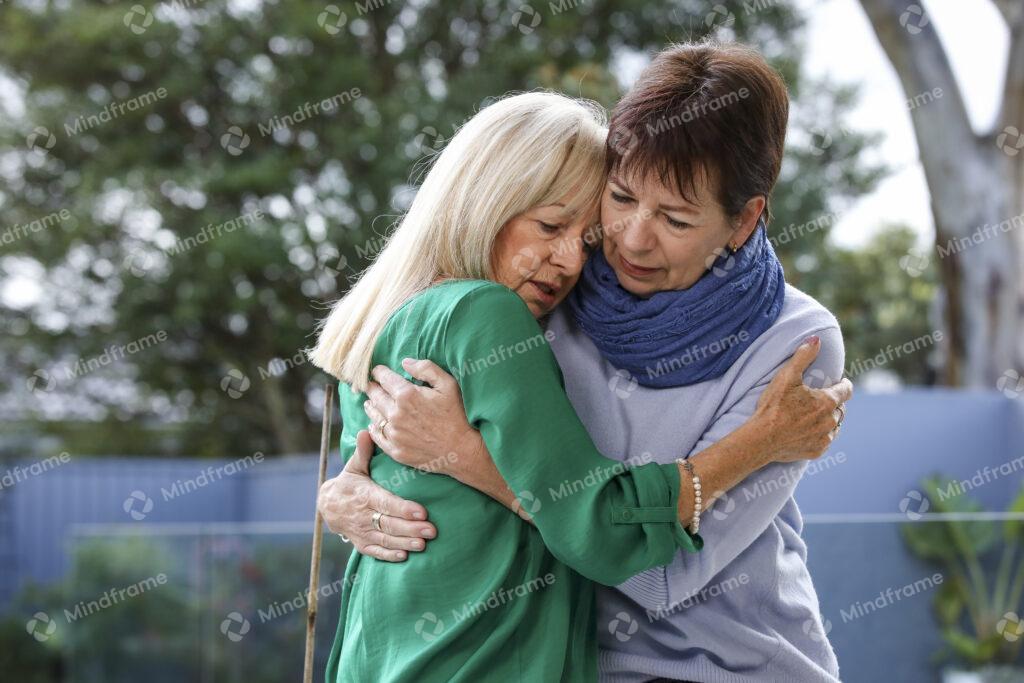 Two people standing and embracing – Mindframe online image collection
